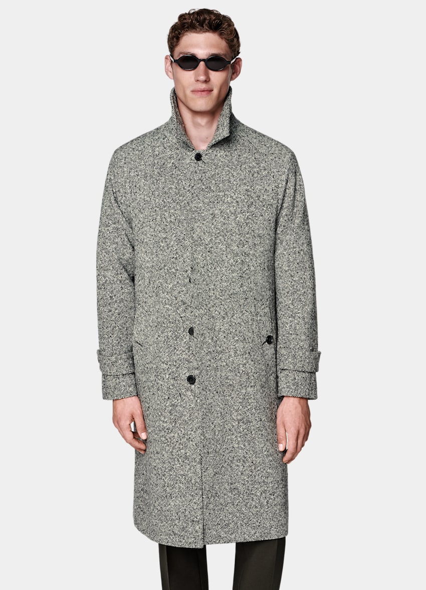 Black Relaxed Raglan Overcoat in Pure Wool | SUITSUPPLY