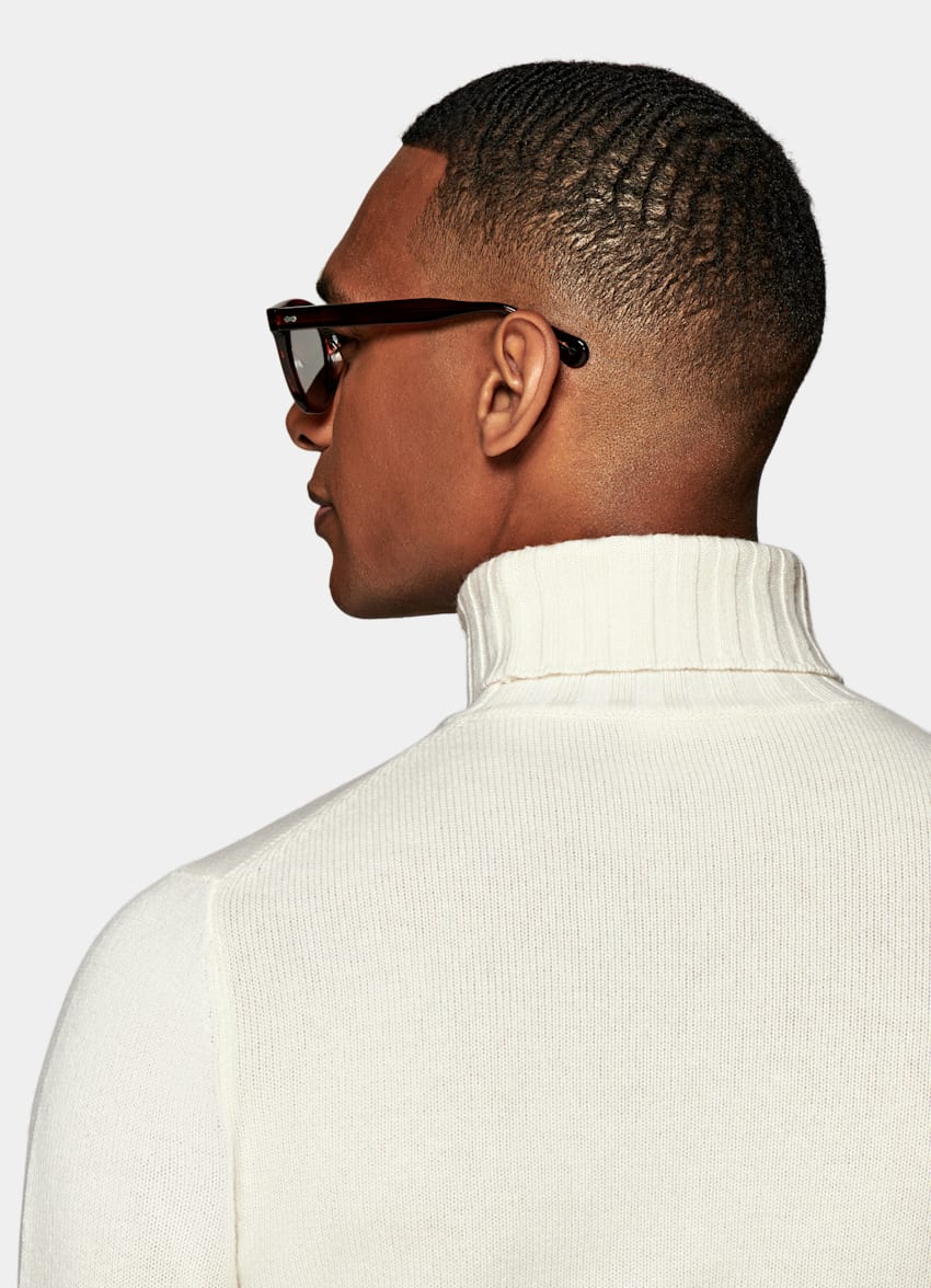 Off-White Turtleneck in Merino Wool & Mongolian Cashmere | SUITSUPPLY US